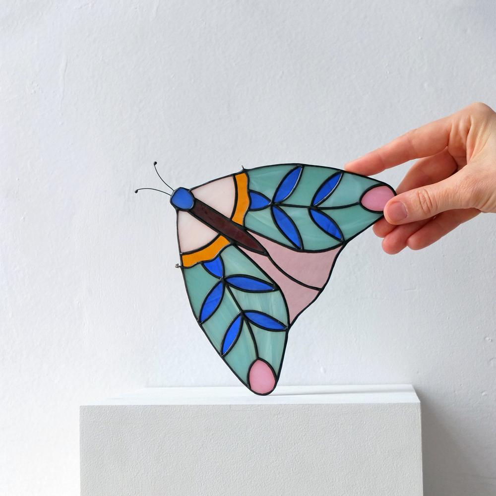 STAINED GLASS IN THE TIFFANY TECHNIQUE