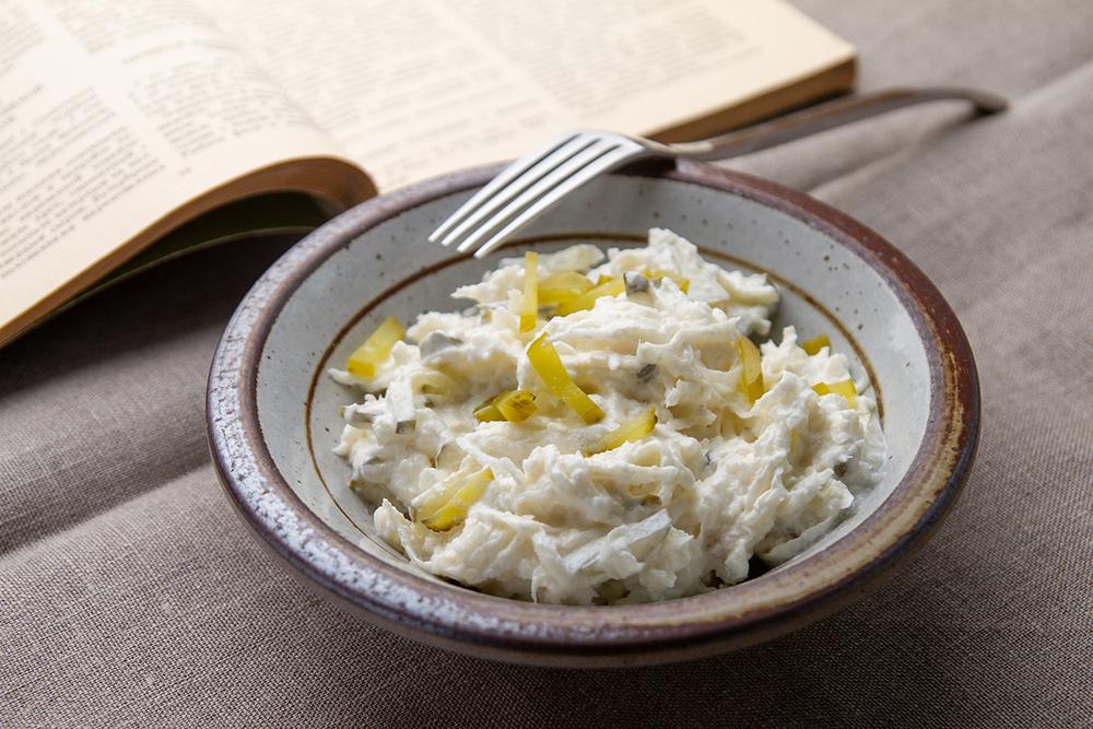 Rutku salāti ar skābētiem gurķiem