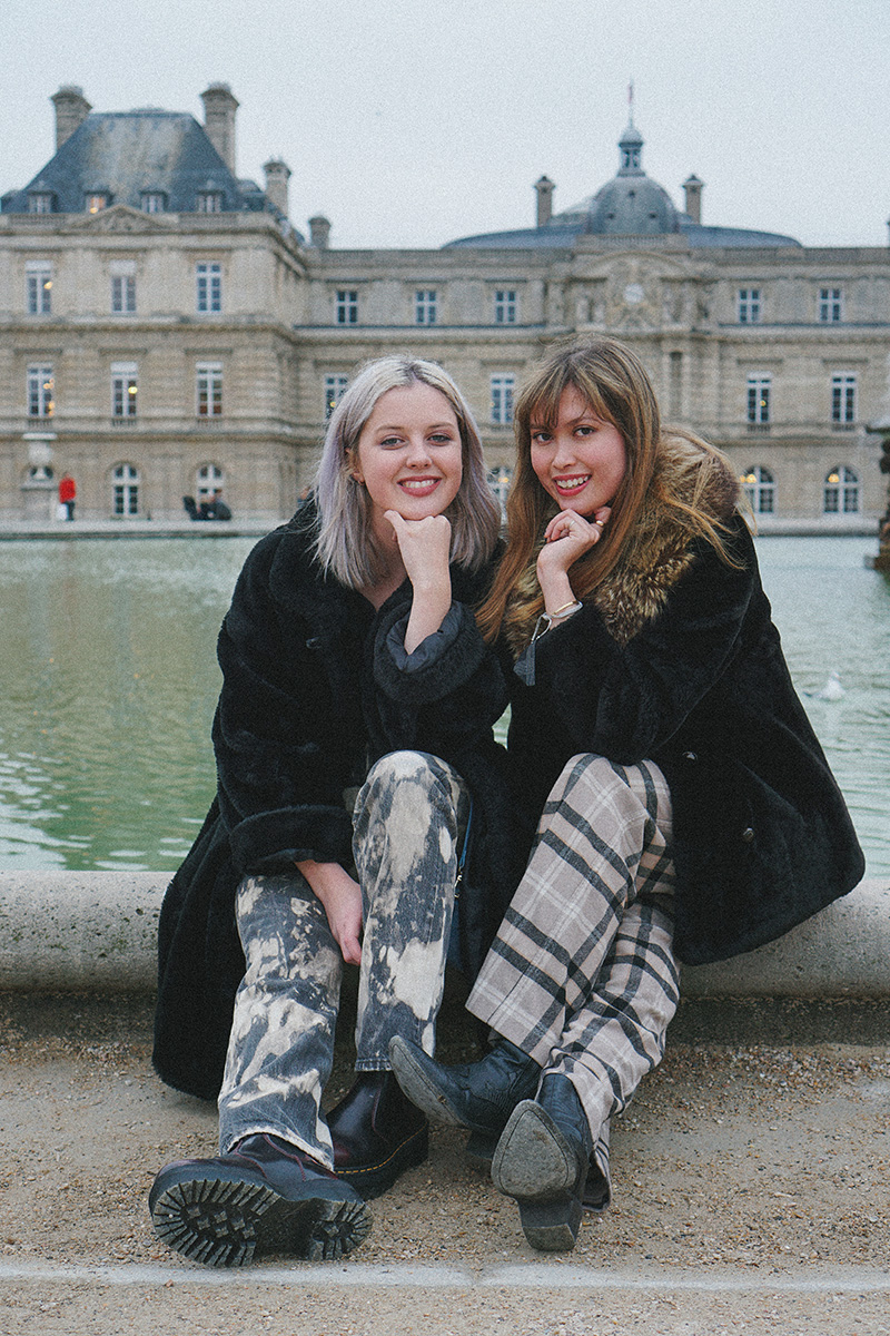 Photo session for best friends in Paris. Photoshoot for friends in ...